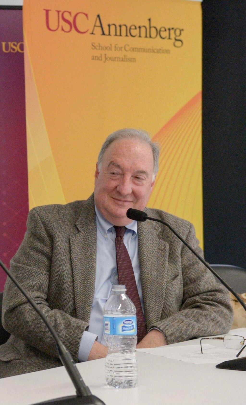 Annenberg students express appreciation for retiring journalism ...